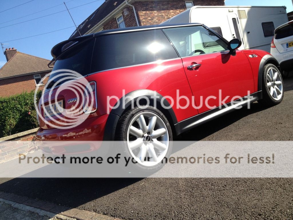 Mini Cooper S Red & Black | MiniTorque.com
